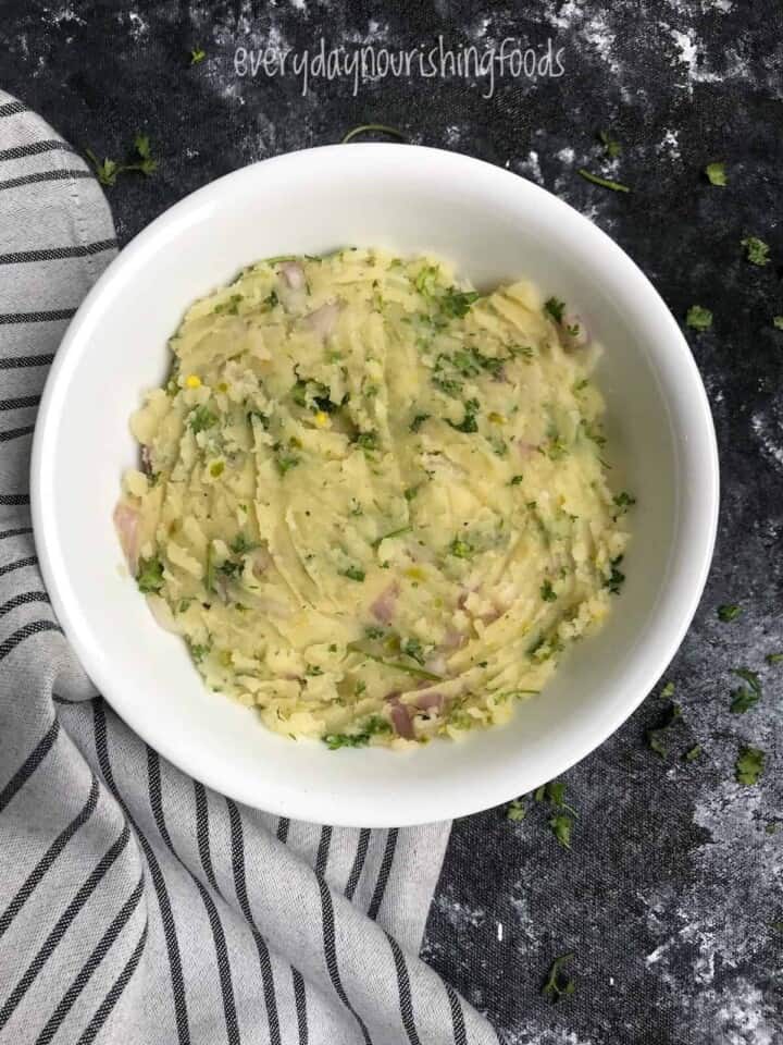 Indian Spiced Mashed Potatoes Recipe (Aloo Chokha - Aloo Bharta)
