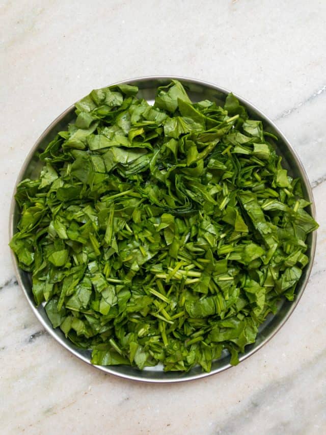 Easy Indian Saag Recipe (Quick Spinach Curry)