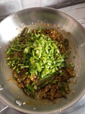 Easy Indian Saag Recipe (Quick Spinach Curry)