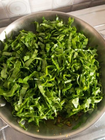 Easy Indian Saag Recipe (Quick Spinach Curry)