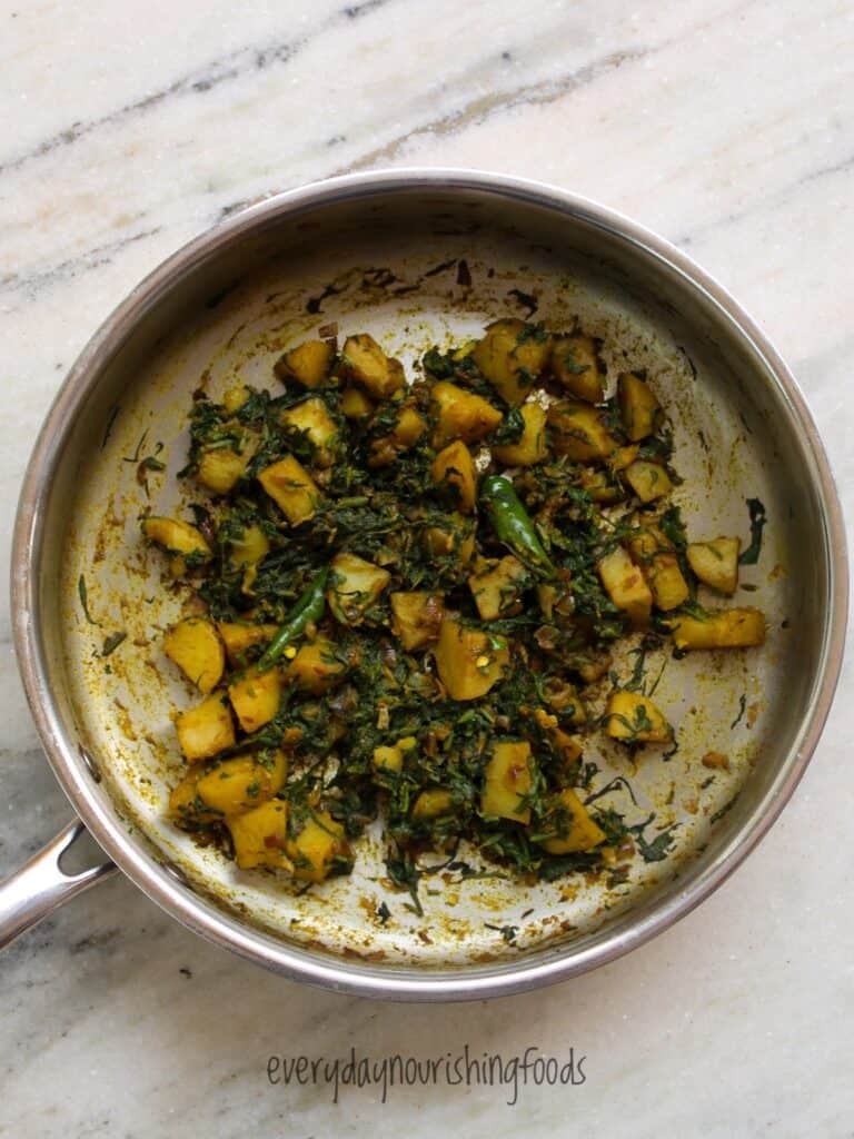 Easy Palak Aloo (Spinach and potato curry) - Everyday Nourishing Foods