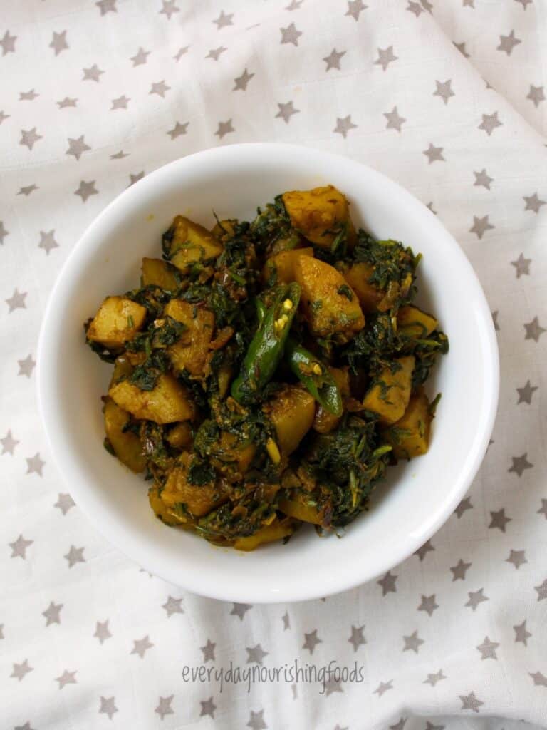 Easy Palak Aloo (Indian Spinach and potato curry) - Everyday Nourishing ...
