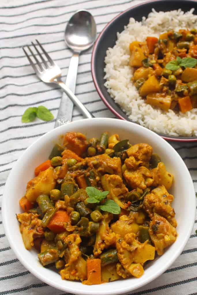 Easy Veggie Curry – Indian Vegetable Side Dish for Rice or Roti ...