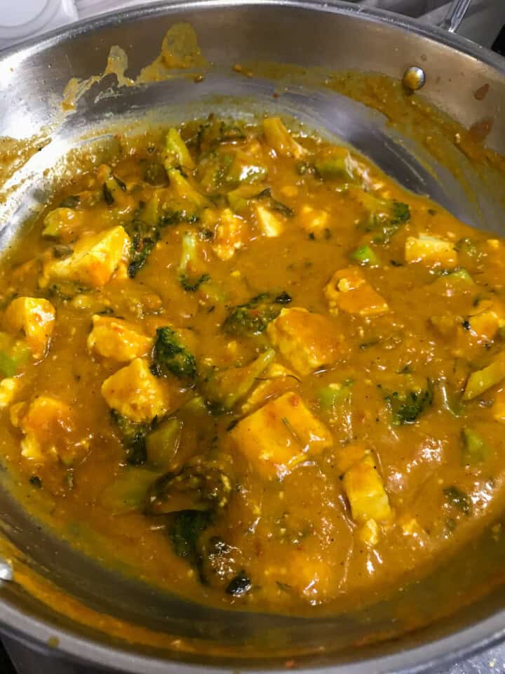Easy Broccoli Paneer Curry - Indian Cottage Cheese & Broccoli Curry